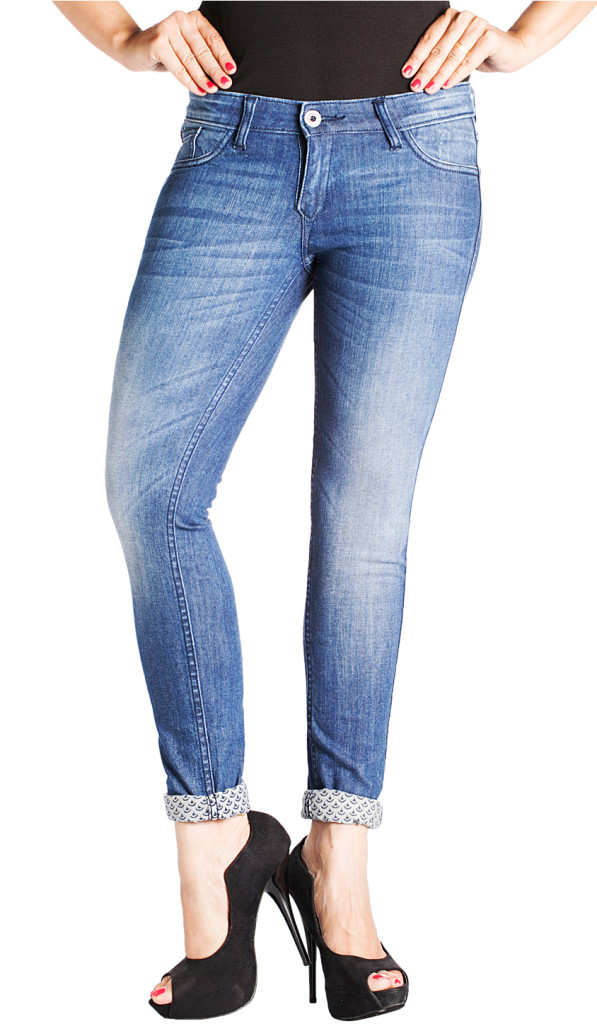 LEE INTRODUCES STRETCH DELUXE